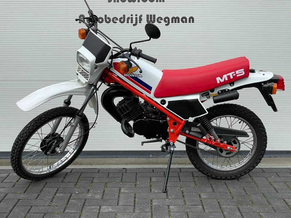 Honda MT5 AD01 (1985) – Honda M Onderdelen Webshop