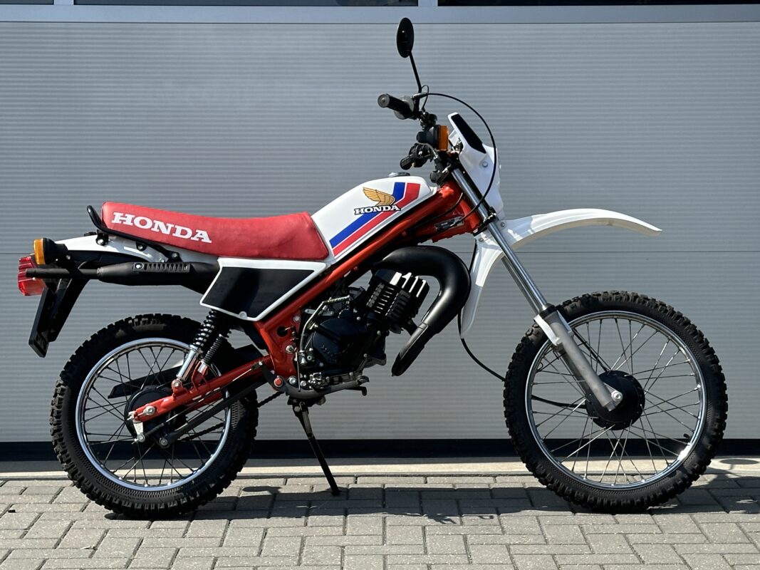 Leuke Honda MT8 als MT5 Jubileum kleurstelling - Honda M Onderdelen